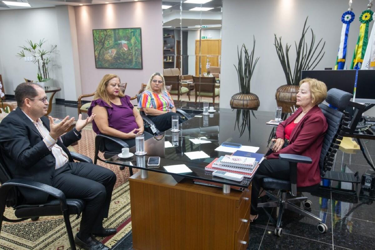 Presidente do TJMT recebe representantes da Associação dos Familiares ...